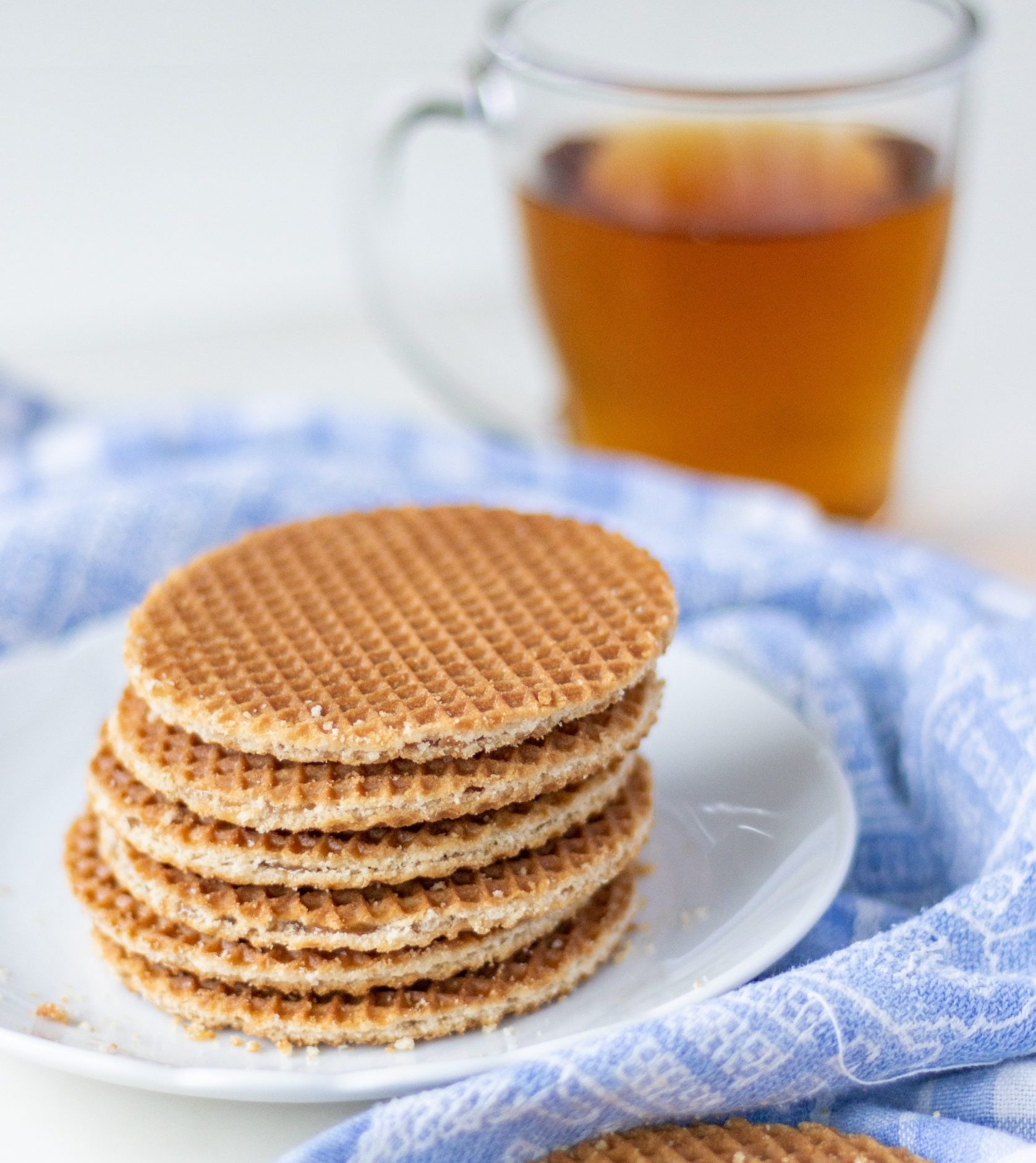 Stroopwafels: the ultimate Dutch waffle cookies! - Sweet delicacy